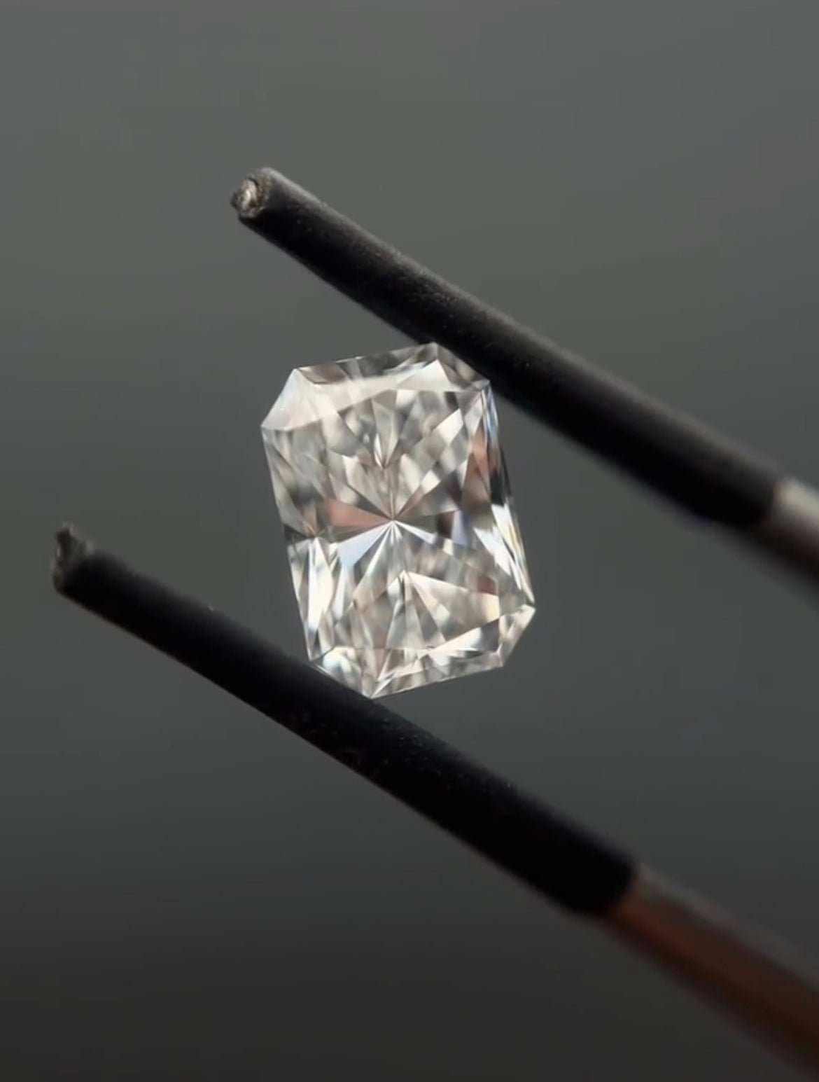 Diamond Dilemma: Exploring the Pros and Cons of Lab-Grown Diamonds vs ...